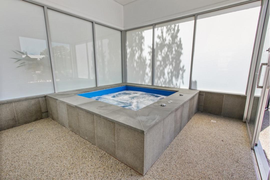 Bellevue on the Lakes Official Site - Indoor Heated Pool
