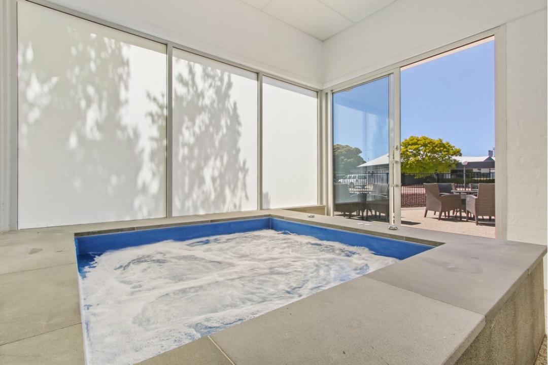 Bellevue on the Lakes Official Site - Indoor Heated Pool